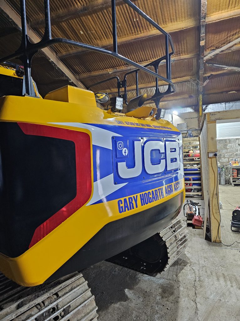 Plant & Machinery Livery - Three Hills Graphics Ltd